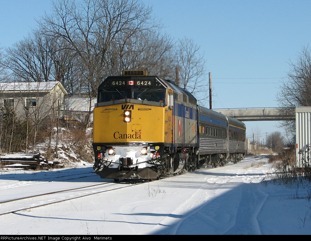VIA 6424 arriving into Kitchener